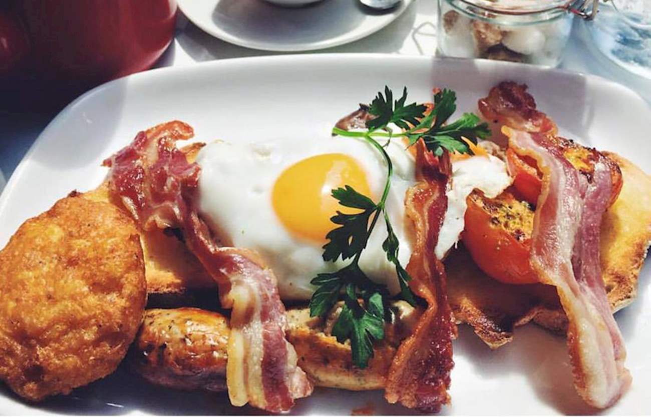 English Breakfast In Bill's Restaurant | TasteAtlas | Recommended ...