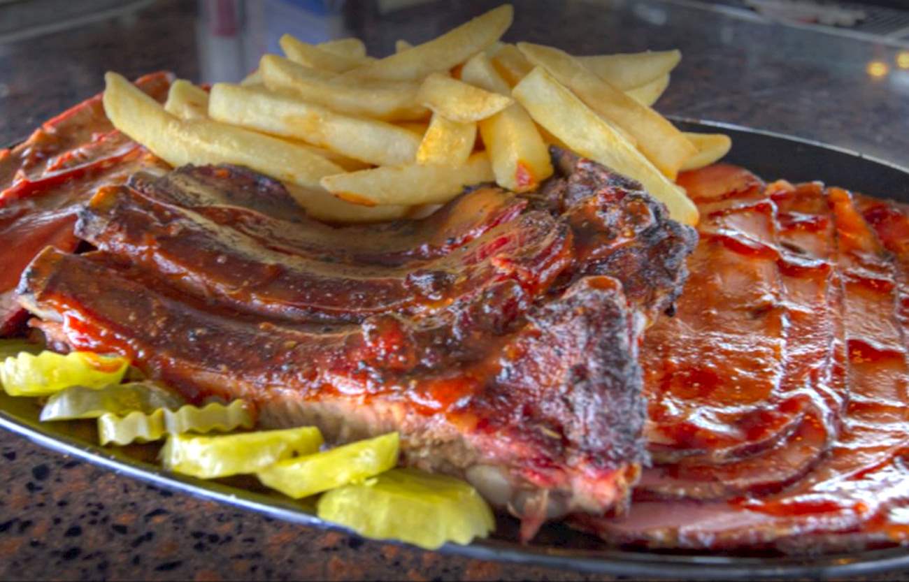 Kansas City-Style Barbecue In Gates Bar-B-Q | TasteAtlas | Recommended ...