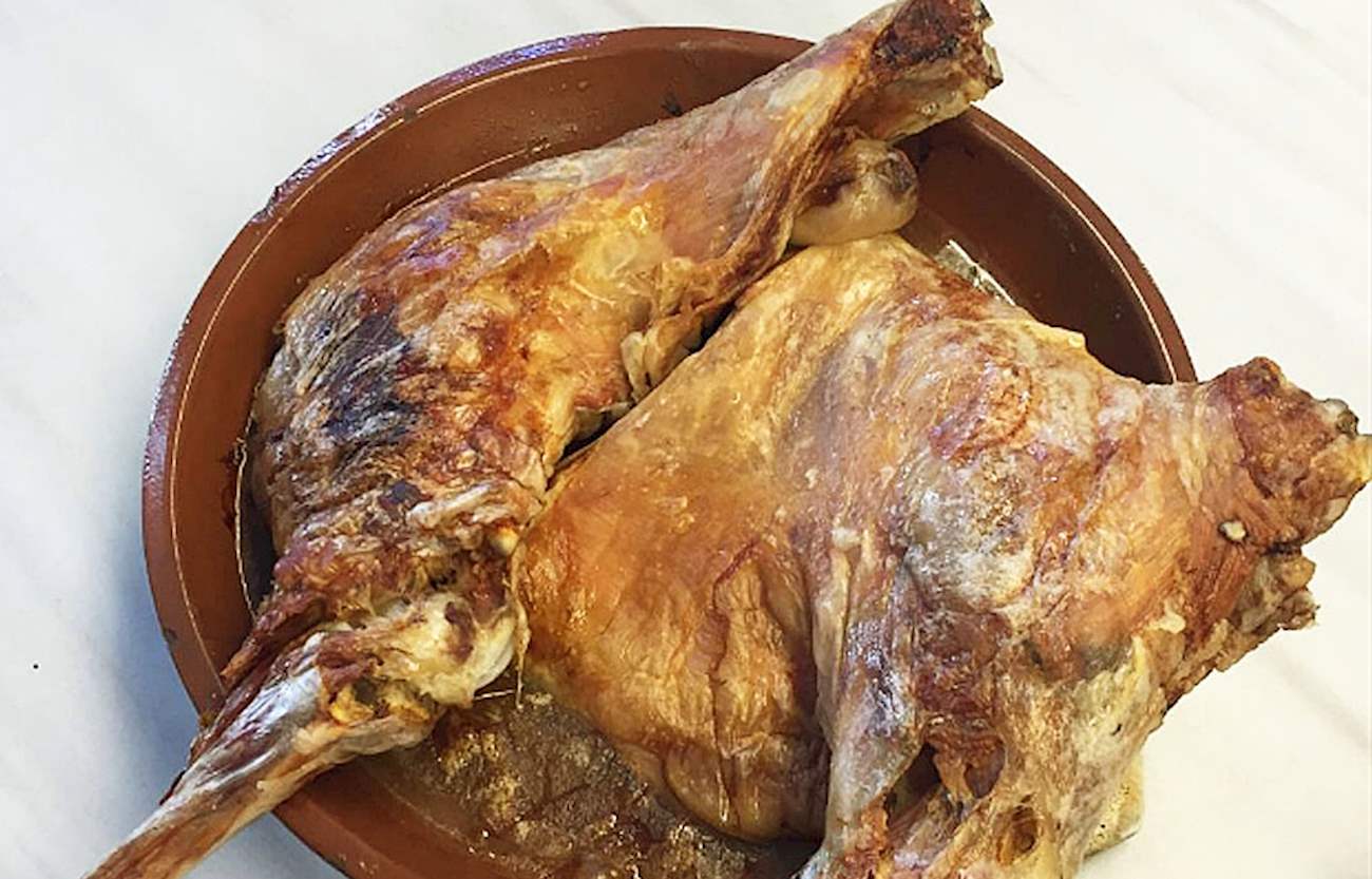 Lechazo In Restaurante Terete | TasteAtlas | Recommended authentic ...