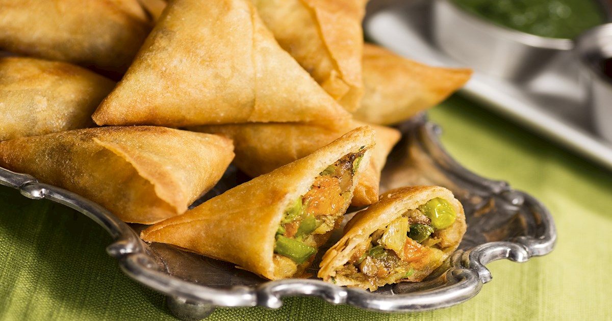 Pyaaz Samosa | Traditional Savory Pastry From India