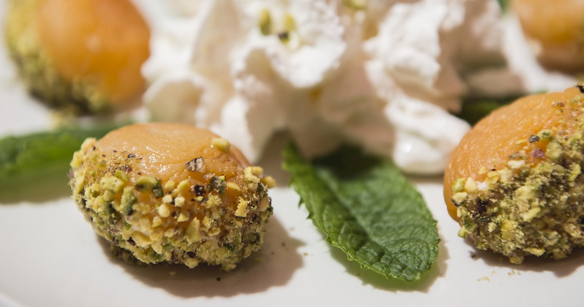 Kaymaklı Kayısı | Traditional Dessert From Turkiye