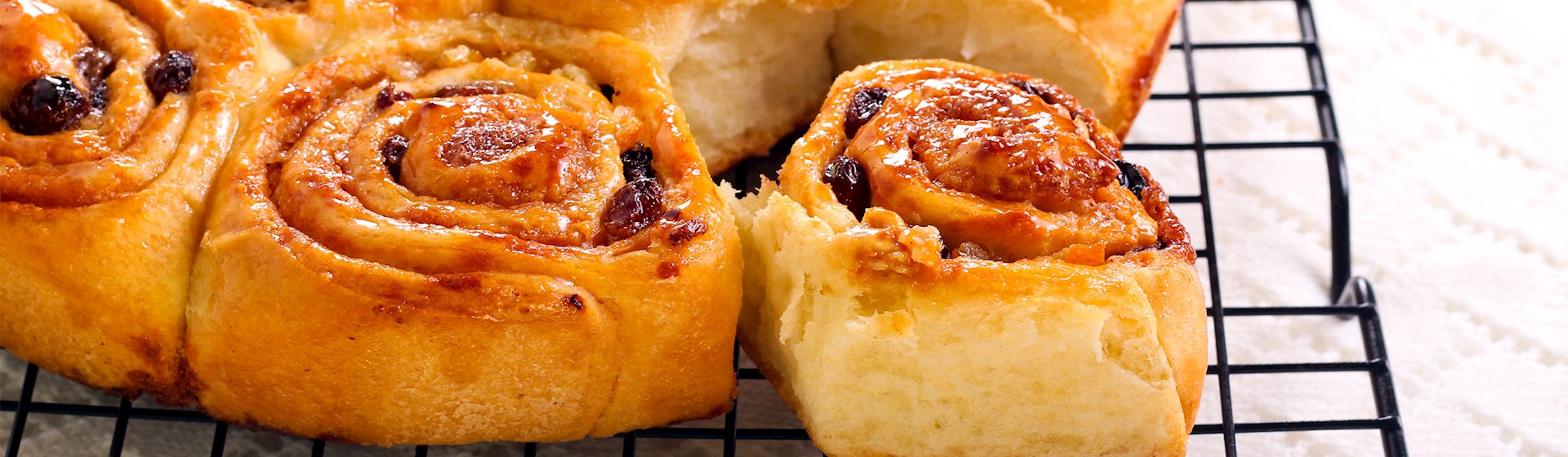 3 Best Buns in the United Kingdom - TasteAtlas