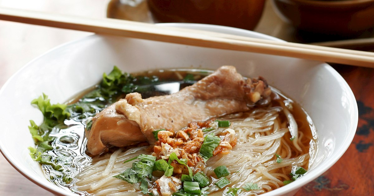 Guo Qiao mi Xian | Traditional Noodle Dish From Yunnan, China