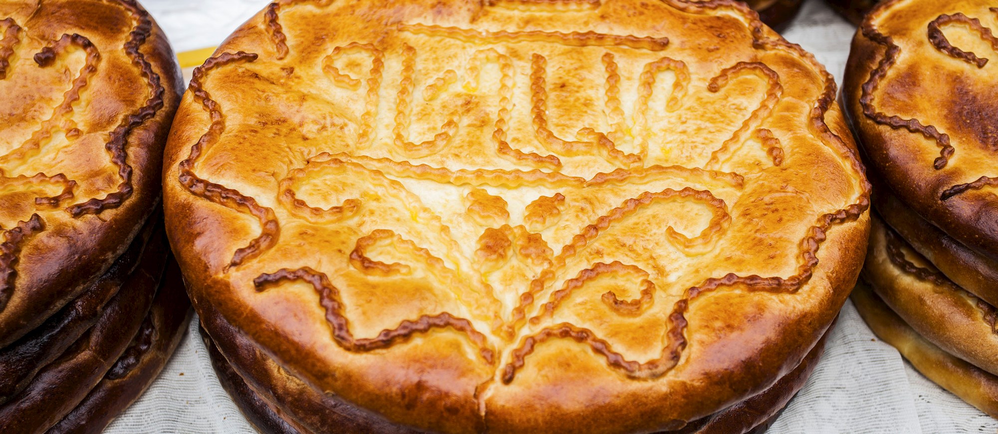 Where to Eat the Best Gata in the World? | TasteAtlas