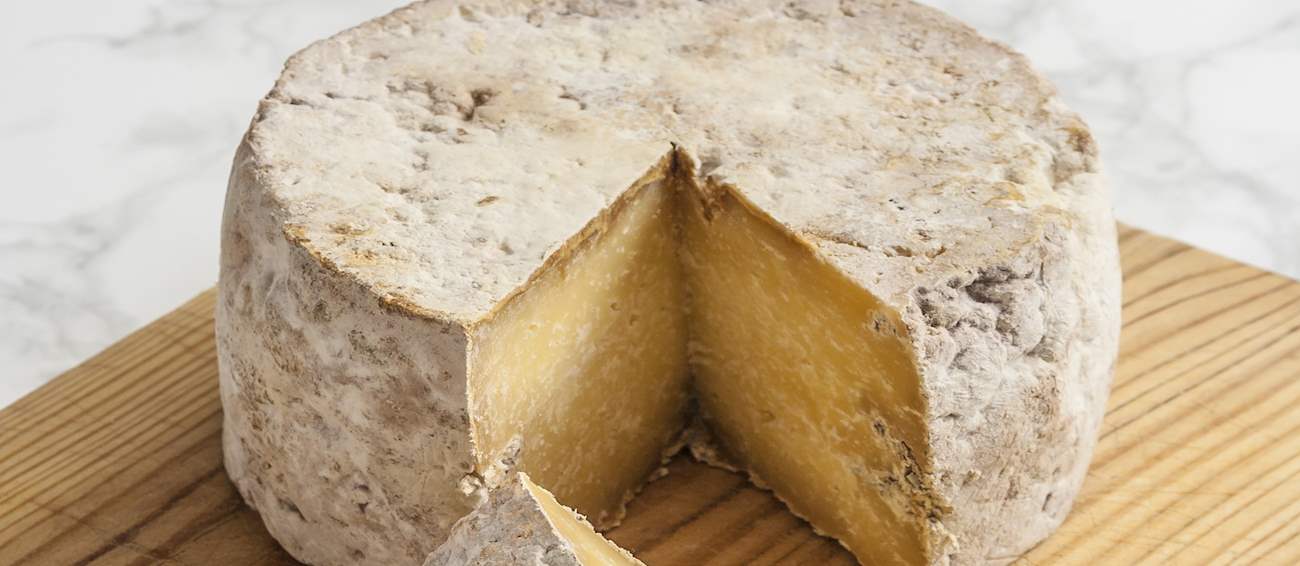 Gamoneu | Local Cheese From Cangas de Onís, Spain