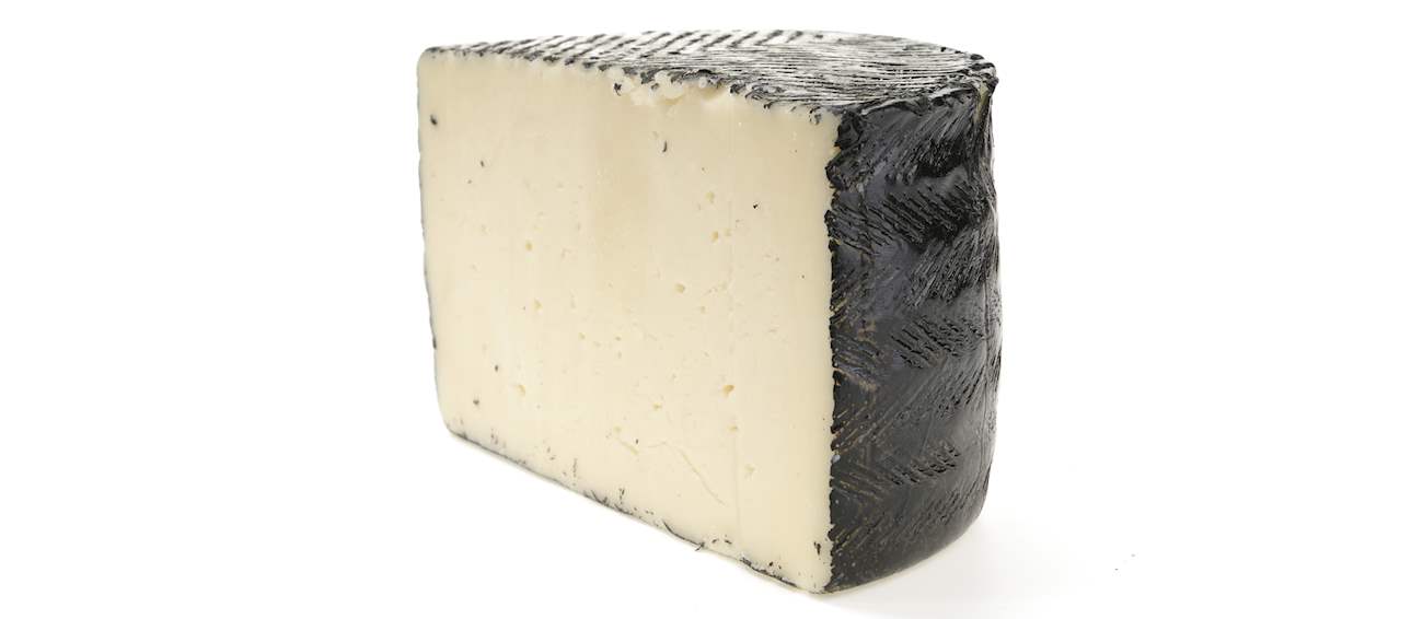 Tomme Des Pyrénées | Local Cheese From Hautes-Pyrénées, France