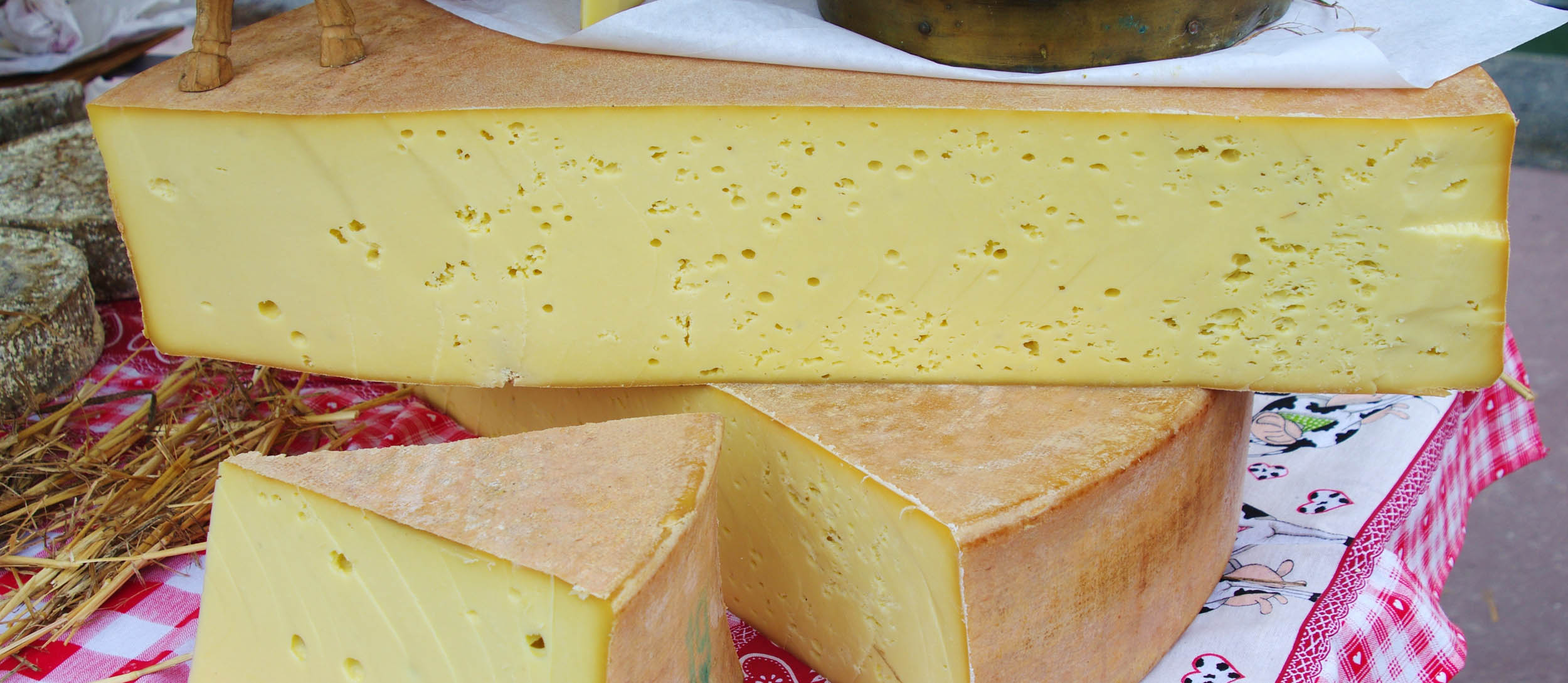 6 Best Rated Rhônalpin Natural Rind Cheeses - TasteAtlas