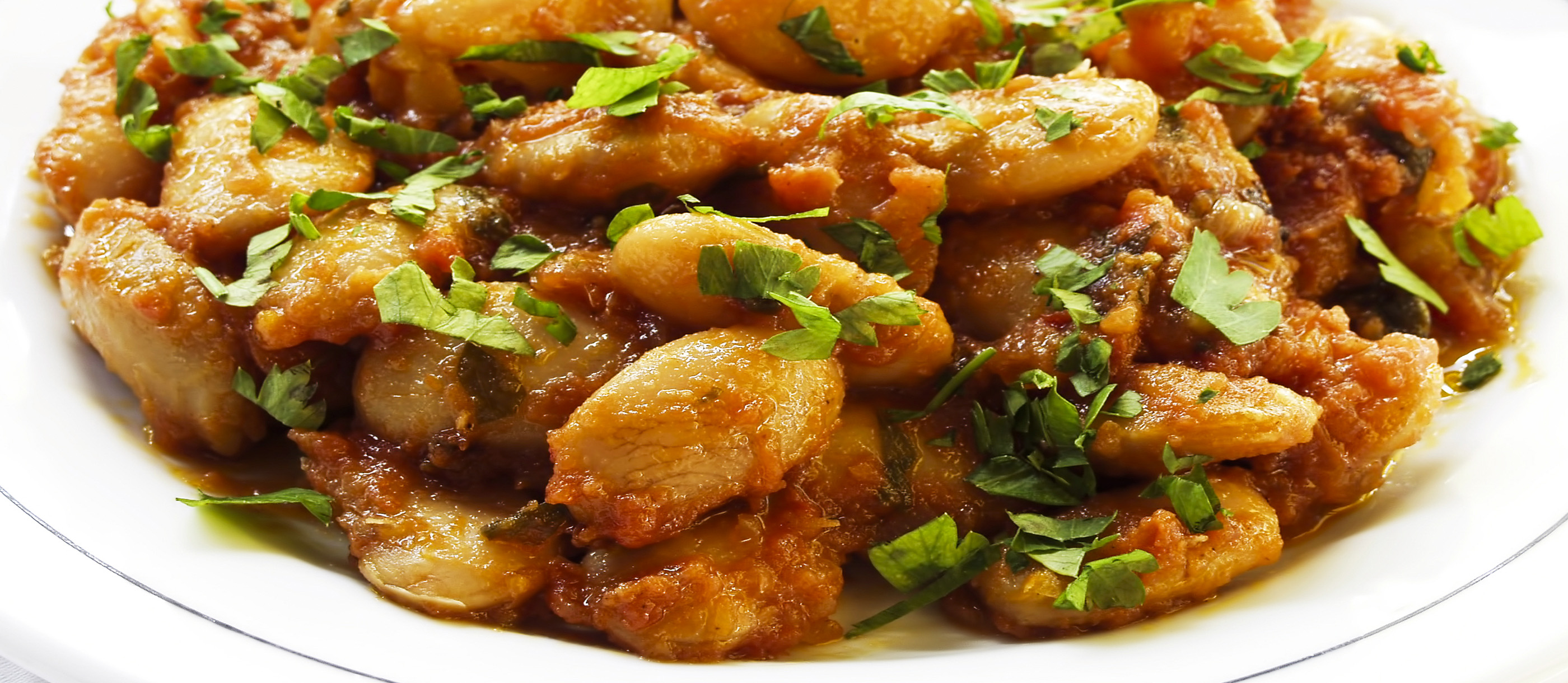 Gigandes Plaki | Traditional Vegetable Dish From Greece