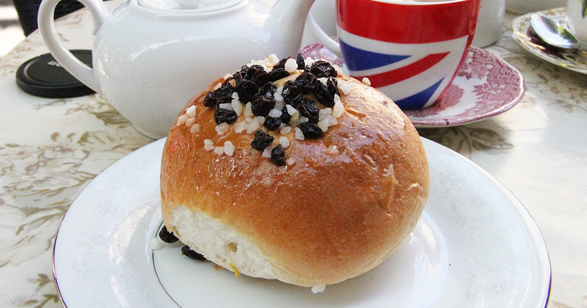 Bath Bun | Traditional Sweet Bread From Bath, England