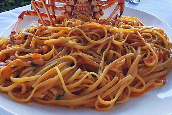 Where to Eat the Best Astakomakaronada in the World? | TasteAtlas