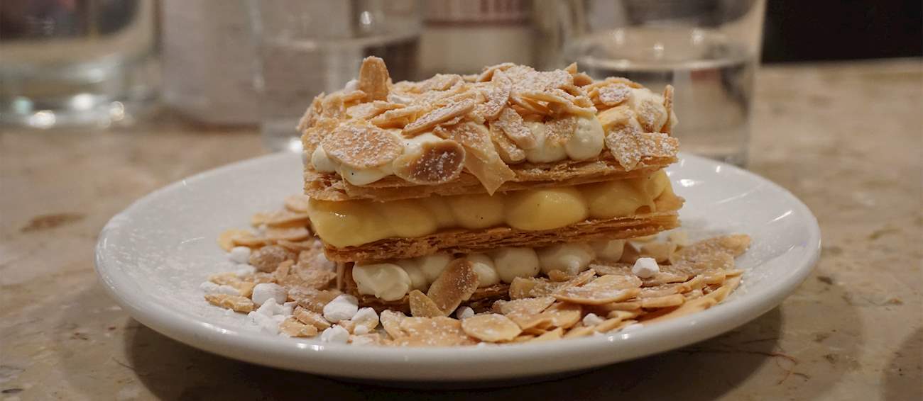 Milhojas de Dulce de Leche | Traditional Cake From Argentina