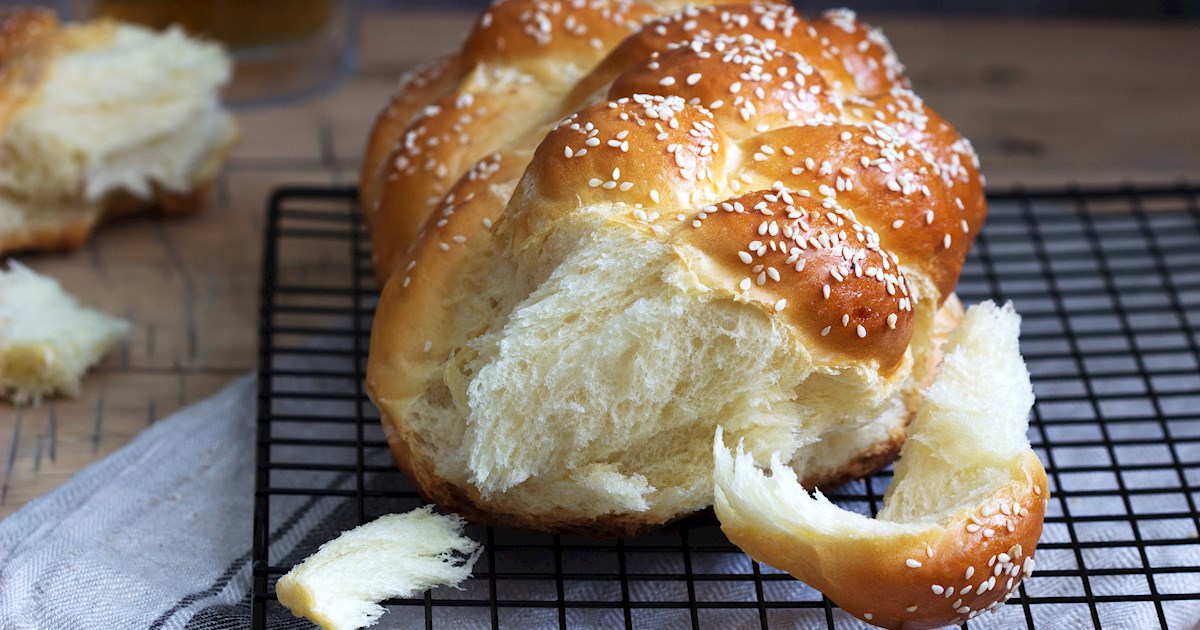 Water Challah With Olive Oil Authentic Recipe | TasteAtlas