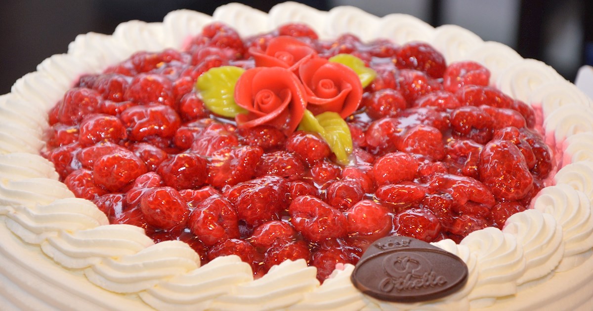 Mansikkakakku | Traditional Cake From Finland, Northern Europe