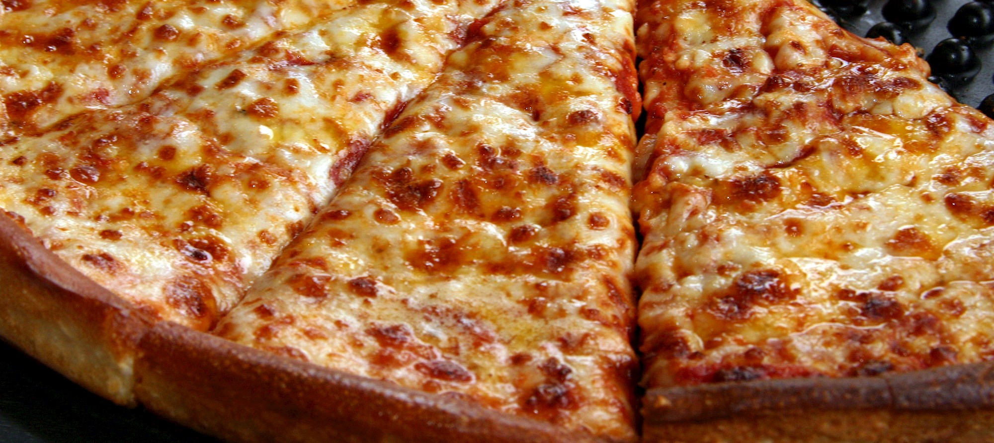 Where to Eat the Best New England Bar Pizza in the World? | TasteAtlas