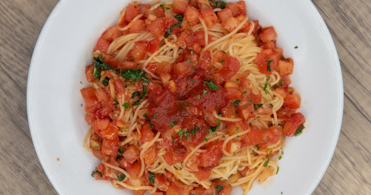 Spaghetti Alla Checca | Traditional Pasta From Rome, Italy