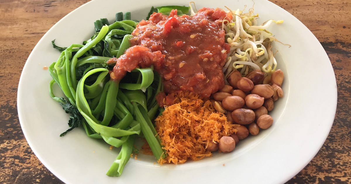 Plecing Kangkung | Traditional Vegetable Dish From Lombok Island, Indonesia