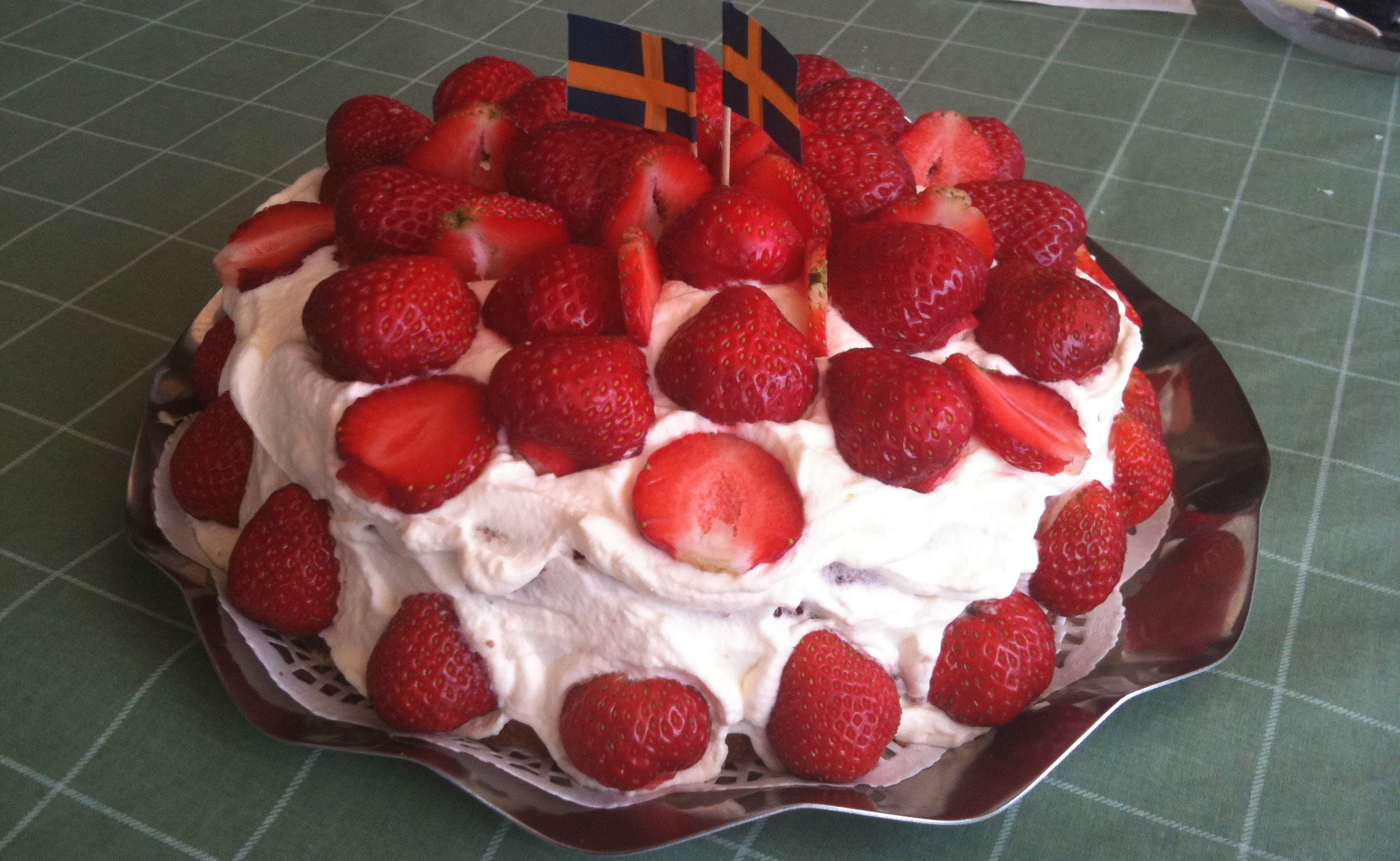 Jordgubbstårta | Traditional Cake From Sweden