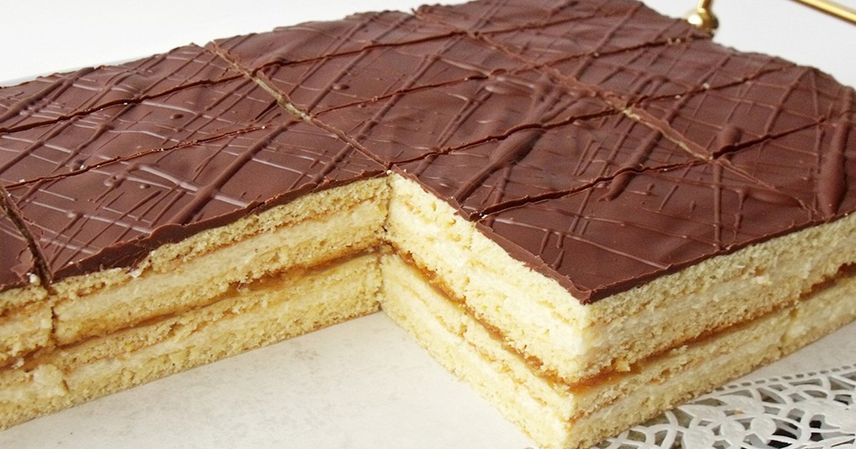 Mézes Krémes | Traditional Cake From Hungary, Central Europe