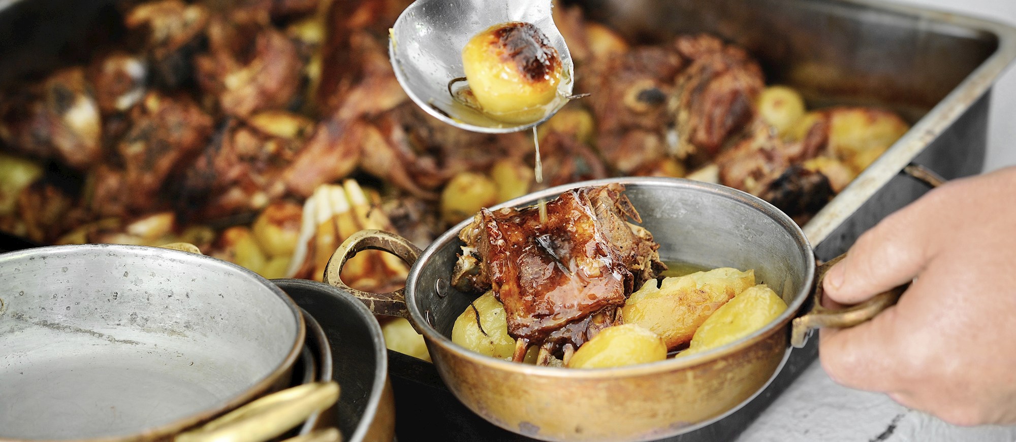 Where to Eat the Best Arni me Patates Sto Fourno in the World? | TasteAtlas