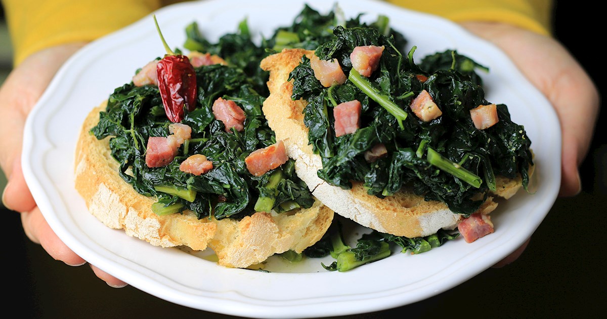 Crostini di Cavolo Nero | Traditional Appetizer From Tuscany, Italy