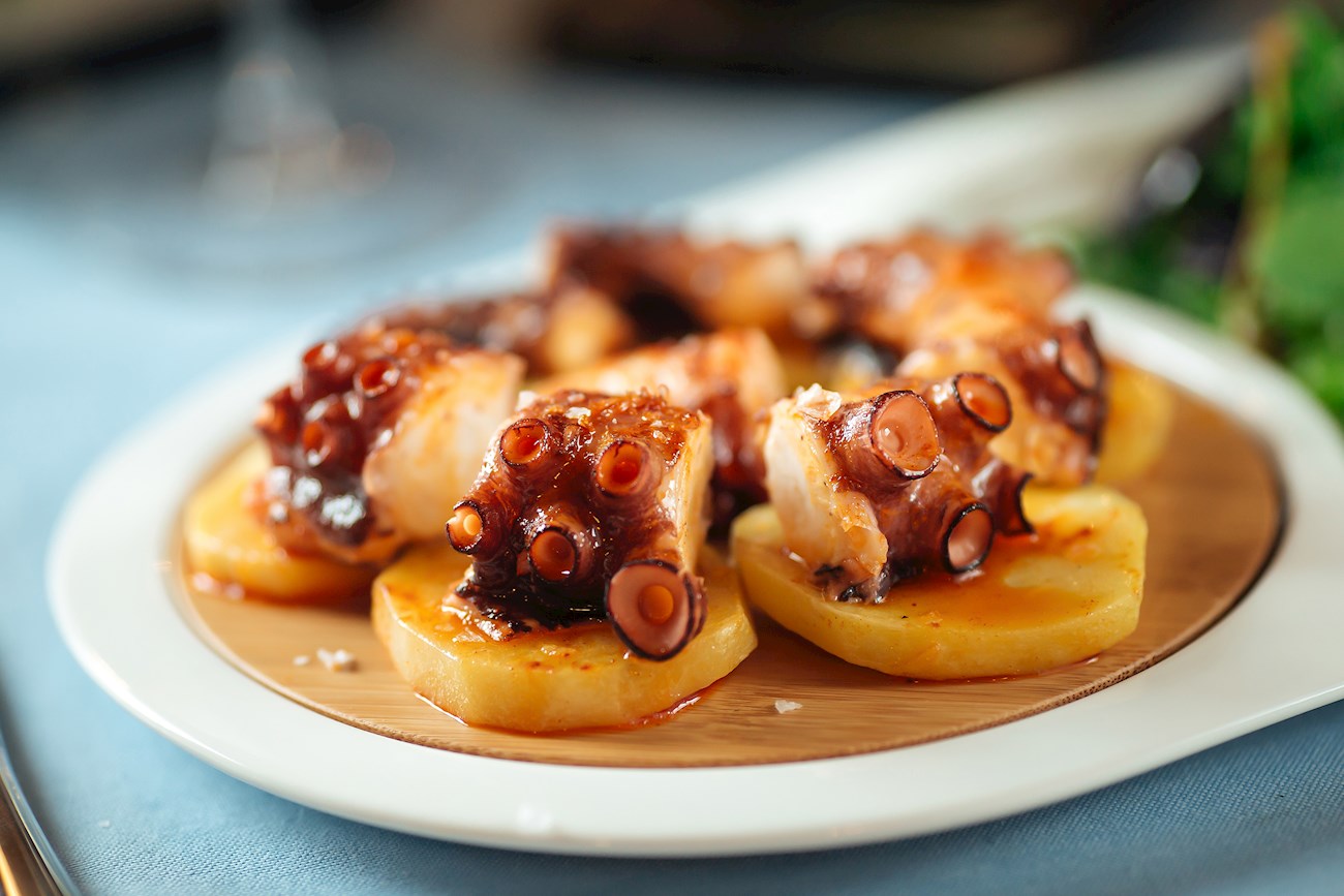 Cachelos | Traditional Potato Dish From Galicia, Spain