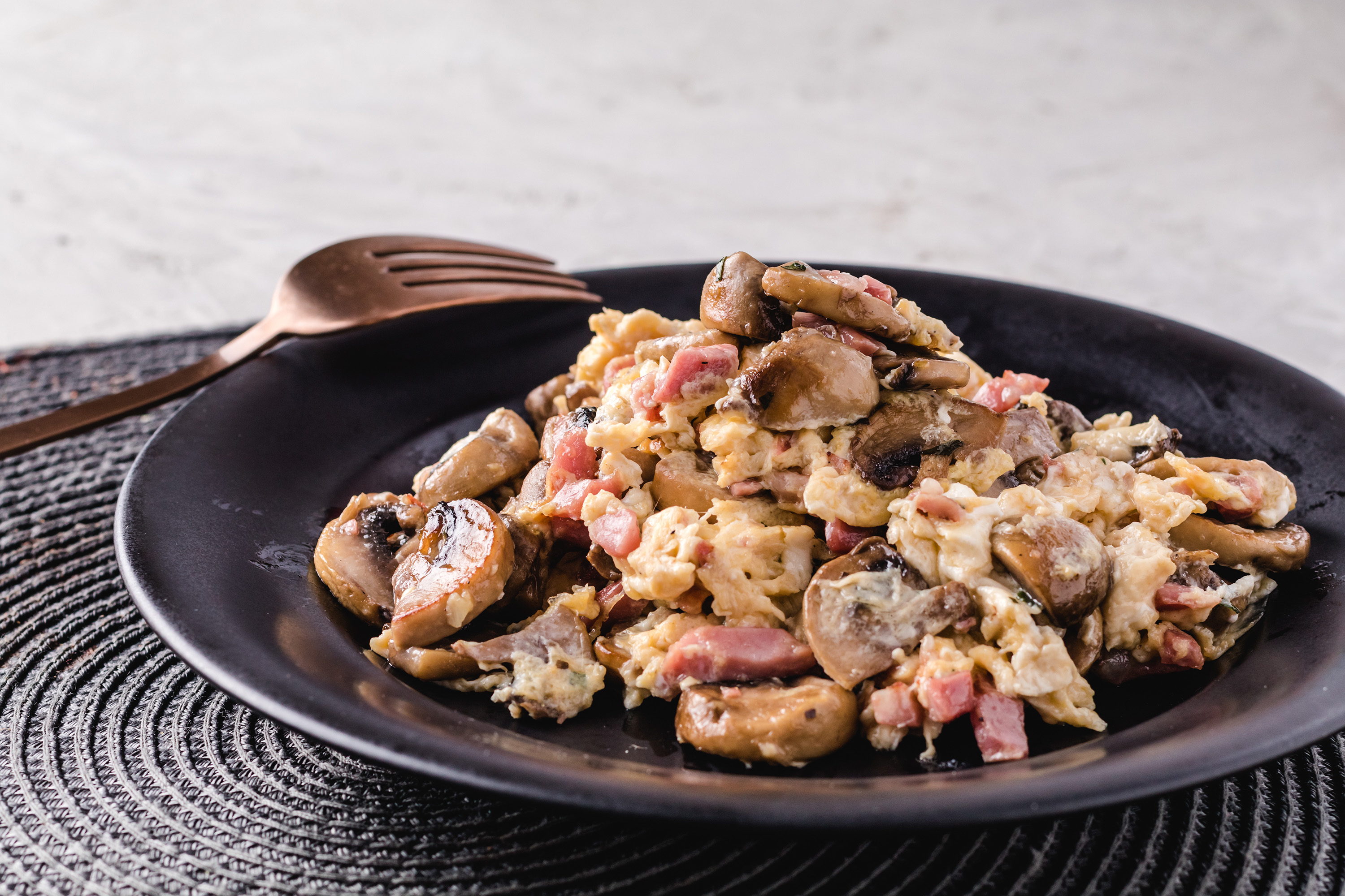 Revuelto de Setas y Jamón | Traditional Egg Dish From Spain