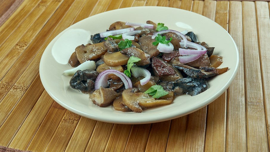 5-most-popular-stews-with-poultry-and-fungi-tasteatlas