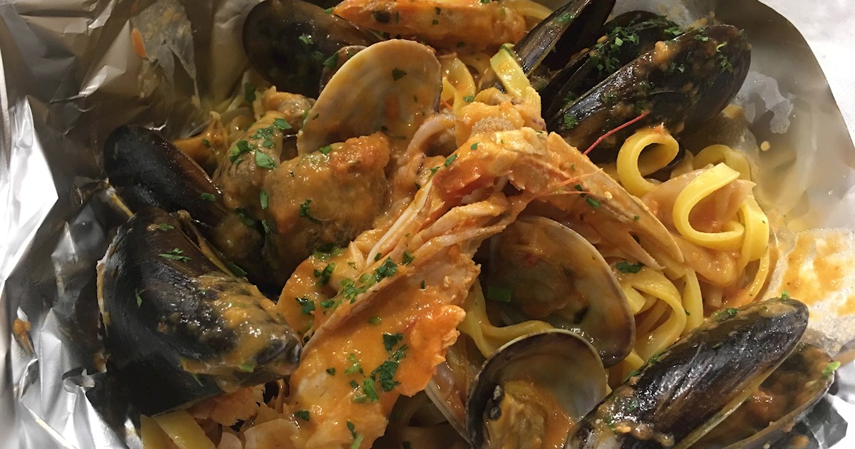 Linguine al Cartoccio | Traditional Pasta From Apulia, Italy | TasteAtlas