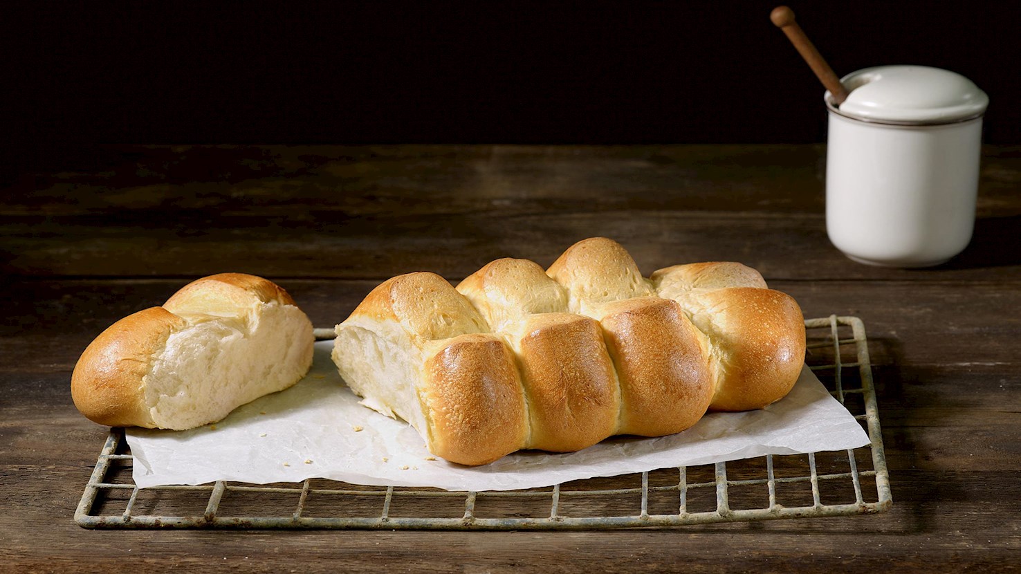 Top 16 Swiss Breads - TasteAtlas