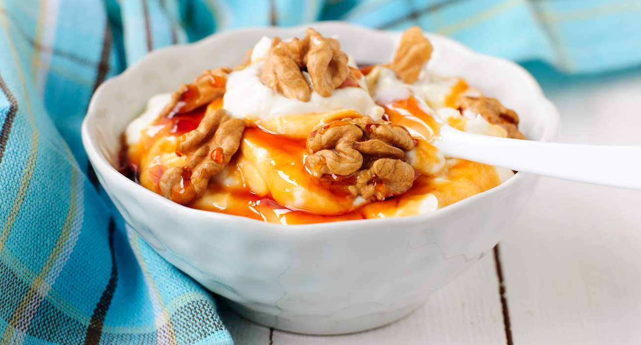 Yiaourti me Meli | Traditional Dessert From Greece