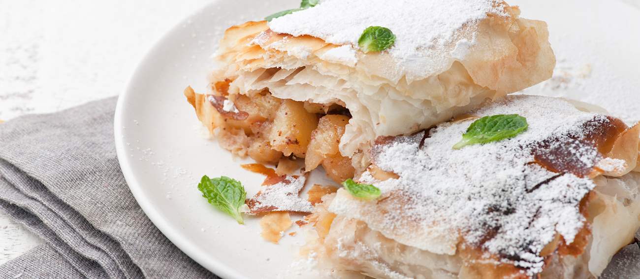 Strudel (Trentino-Alto Adige) | Traditional Dessert From Trentino-South ...