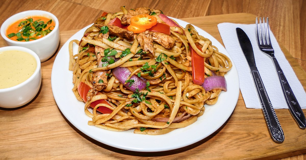Tallarín Saltado | Traditional Stir-fry From Peru