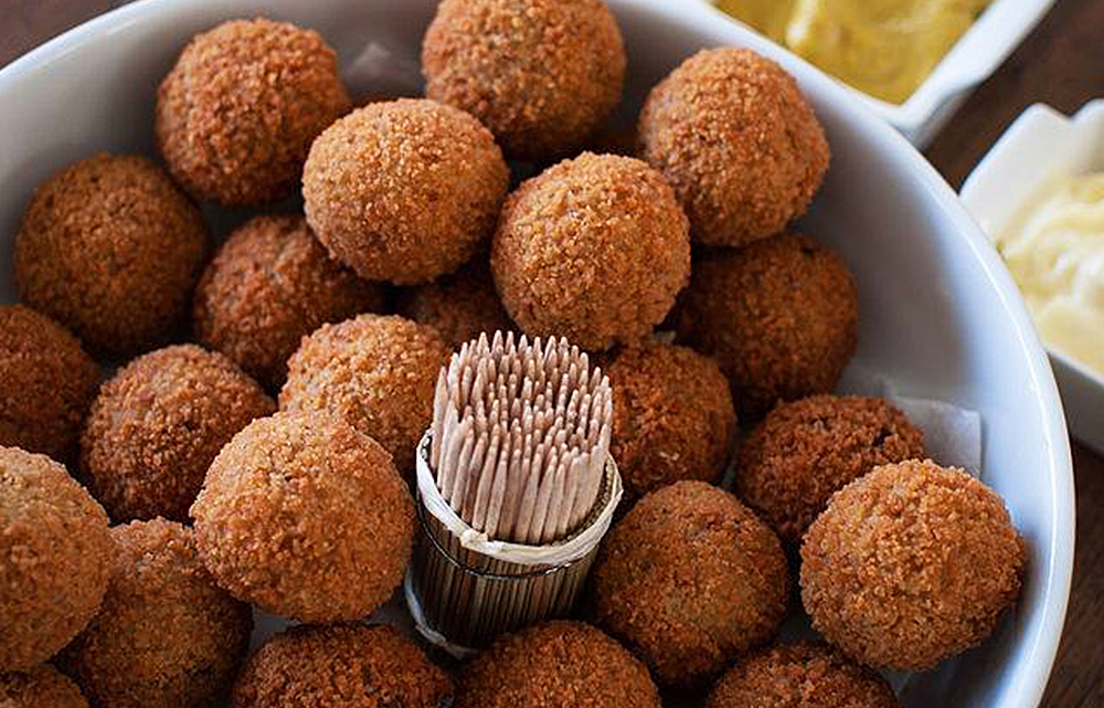 Bitterballen In De BallenBar | TasteAtlas | Recommended authentic ...