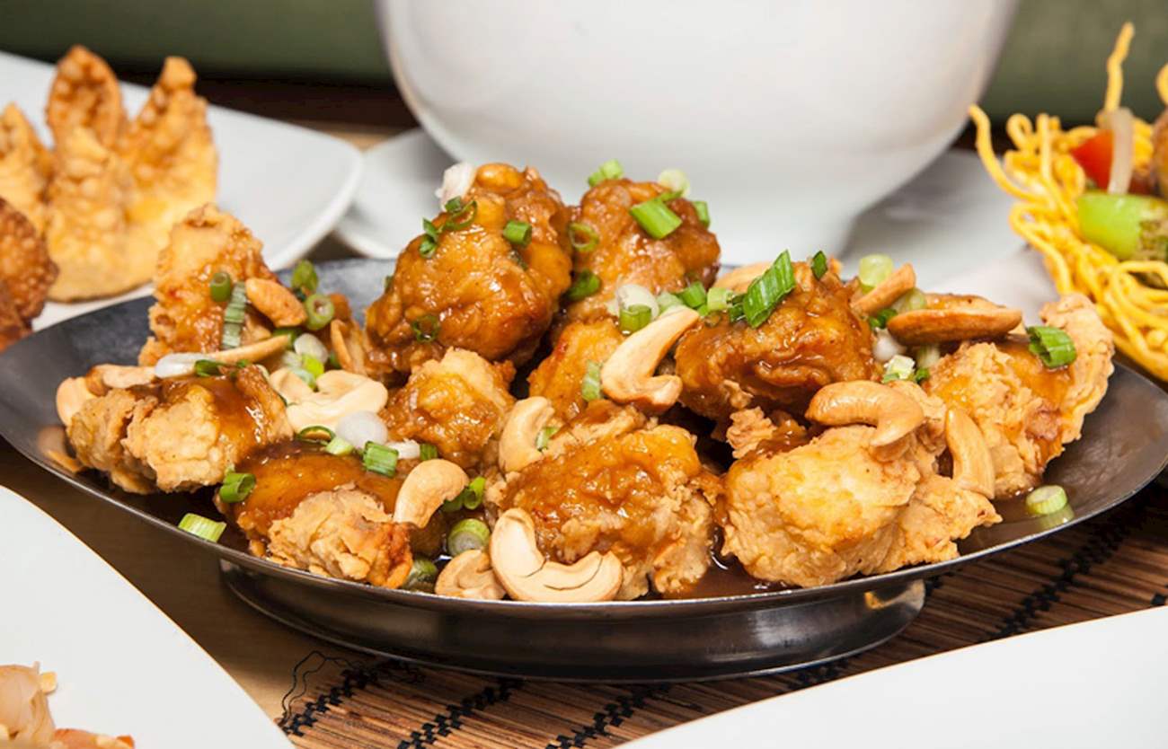 Springfield-Style Cashew Chicken In Leong's Asian Diner | TasteAtlas ...