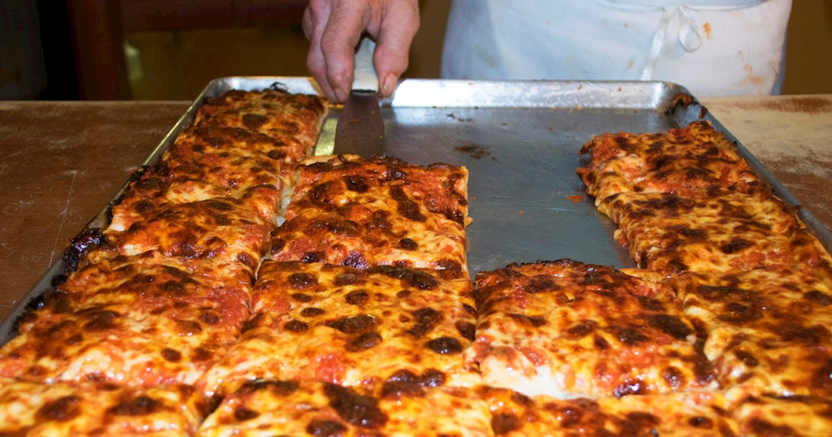Sicilian Pizza In Galleria Umberto | TasteAtlas | Recommended authentic ...