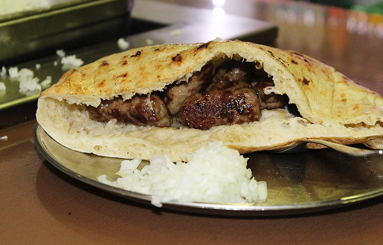 Sarajevski Ćevapi In Ćevabdžinica Petica - Ferhatović | TasteAtlas ...