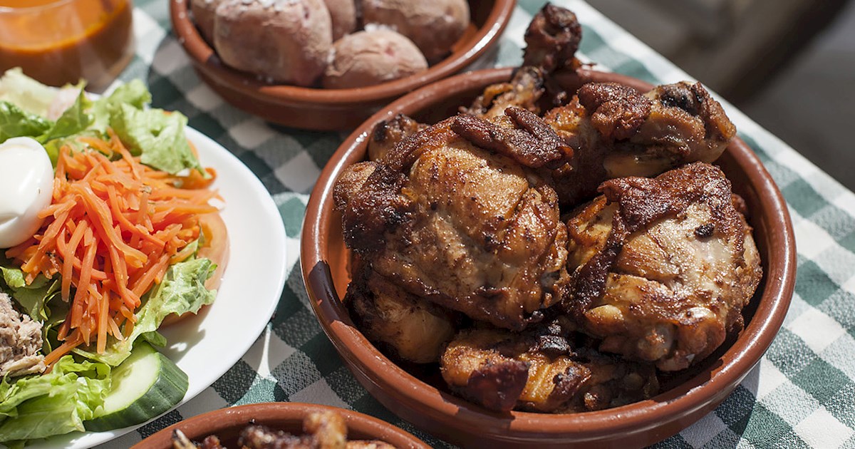 Pollo al Ajillo In Restaurante Otelo | TasteAtlas | Recommended ...