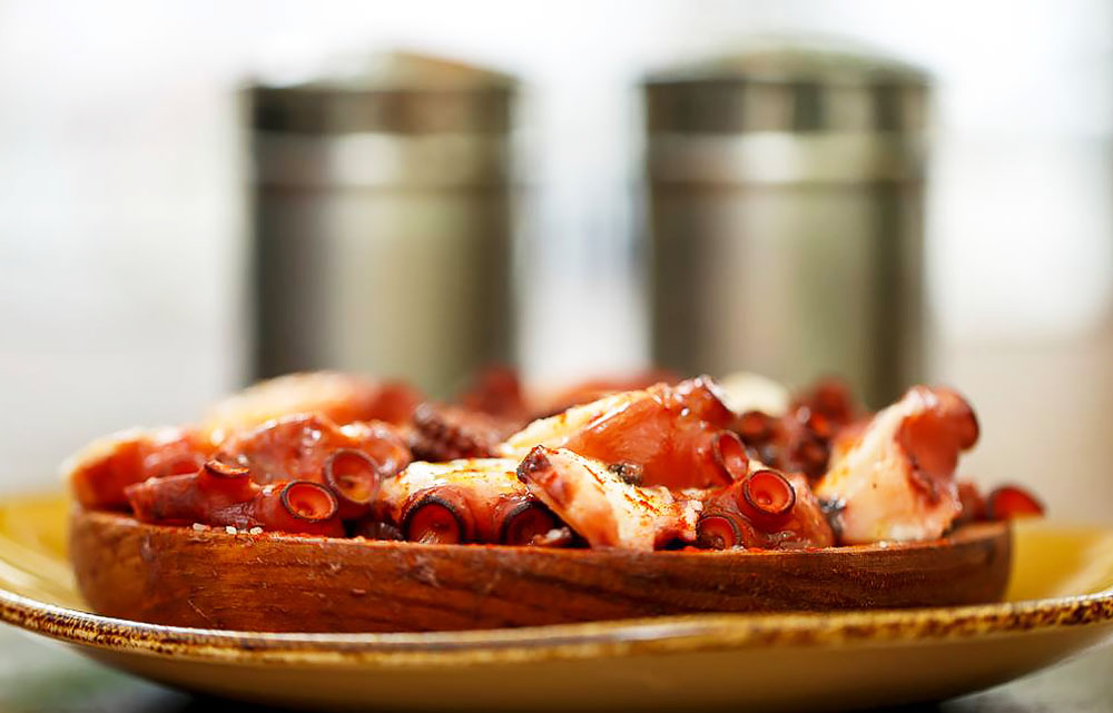 Polbo á Feira In A Pulpeira De Melide | TasteAtlas | Recommended ...