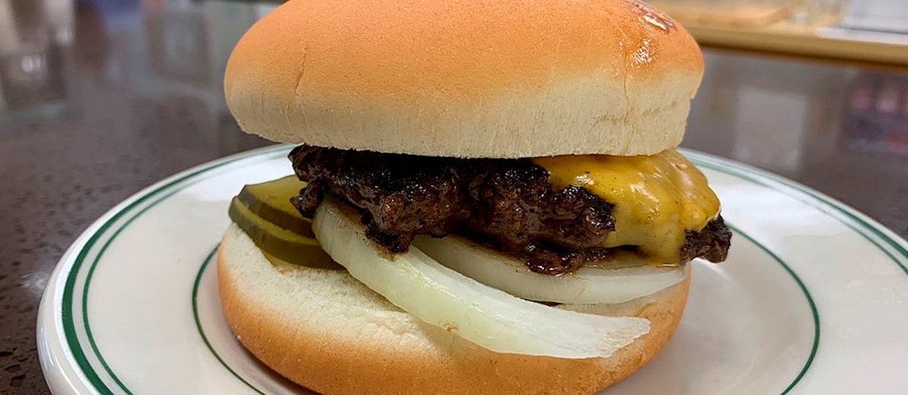 Cheeseburger In Hudson's Hamburgers | TasteAtlas | Recommended ...