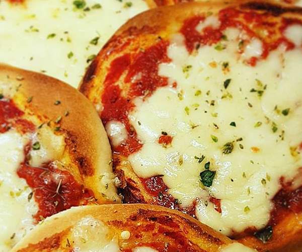 10 Best Rated European Pizzas - TasteAtlas