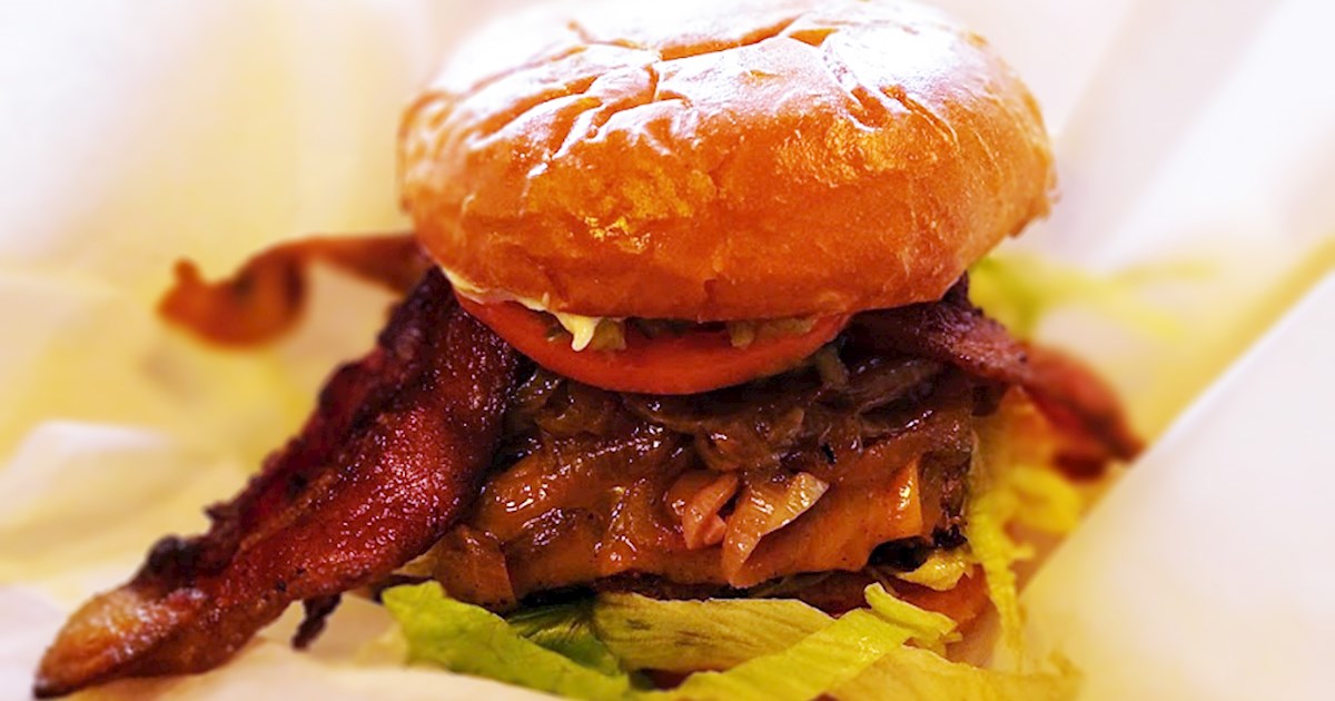 Burger In Maple & Motor | TasteAtlas | Recommended authentic restaurants