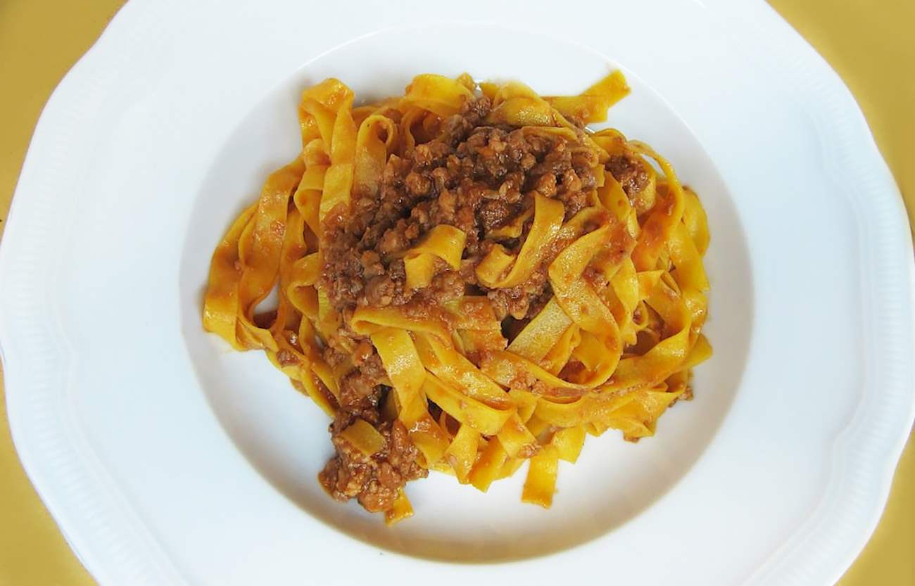 Tagliatelle al Ragù Alla Bolognese In Osteria Bottega | TasteAtlas ...