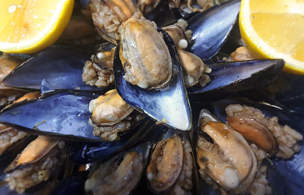Midye Dolma | Traditional Mussel Dish From Turkey