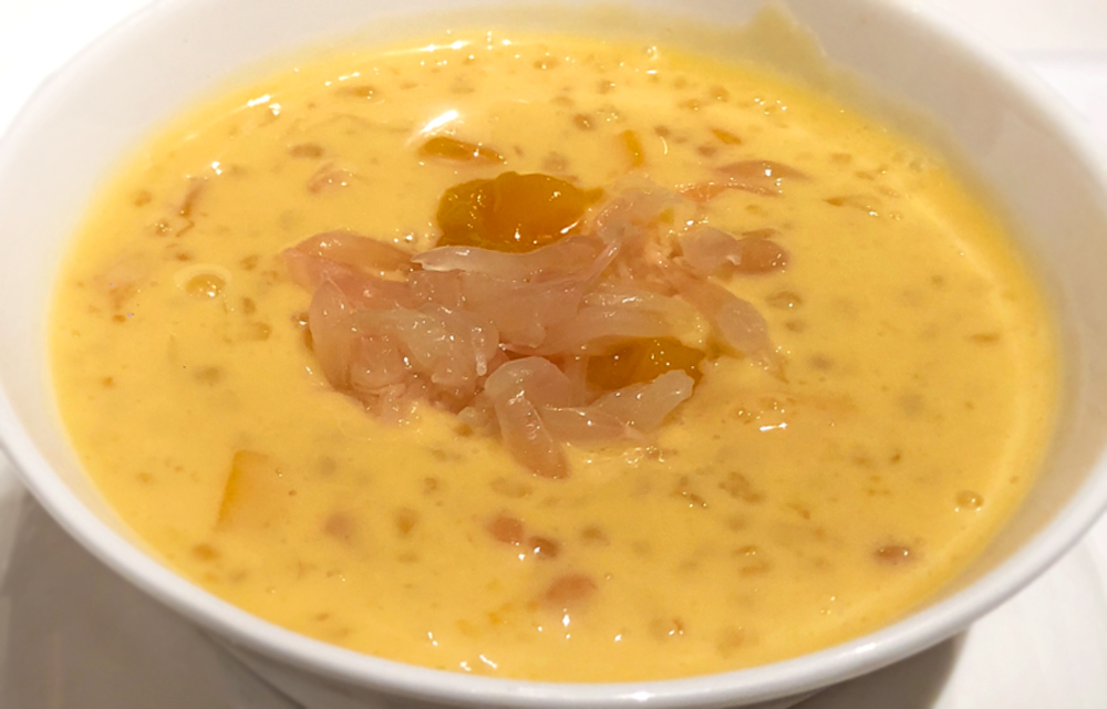 Mango Pomelo Sago In Summer Palace | TasteAtlas | Recommended authentic ...