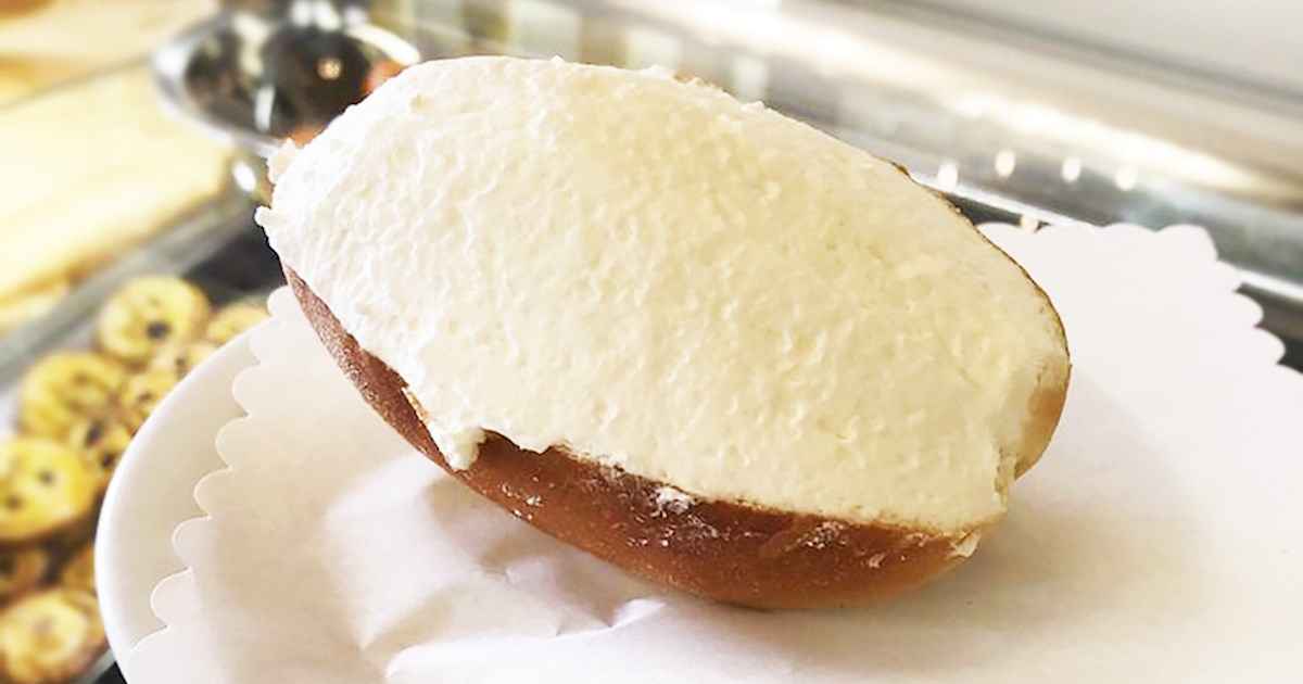 Maritozzo In Pasticceria Regoli | TasteAtlas | Recommended authentic ...