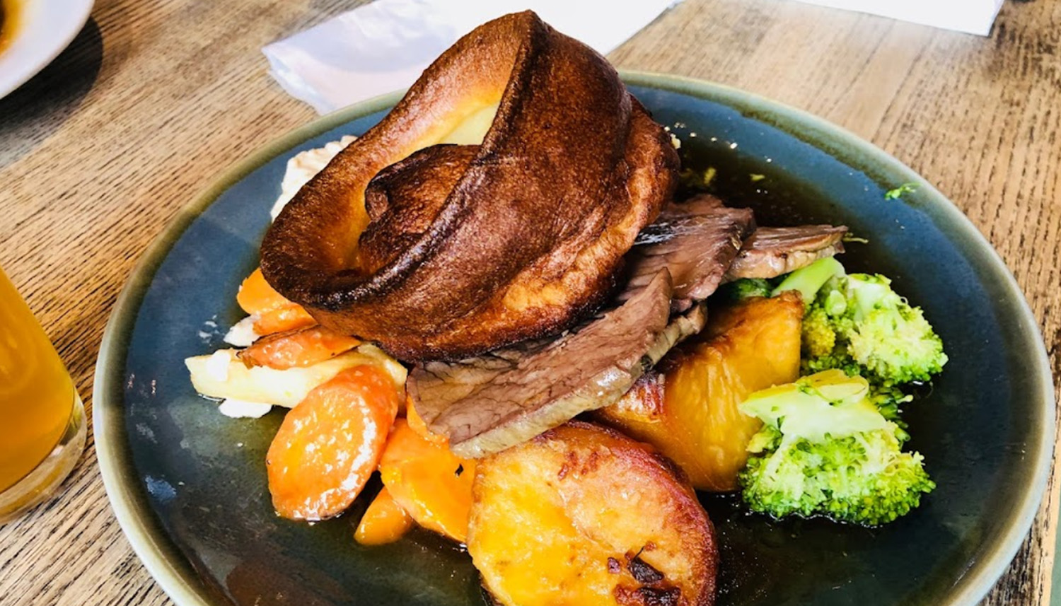 Sunday Roast In The Mayflower Pub | TasteAtlas | Recommended authentic ...