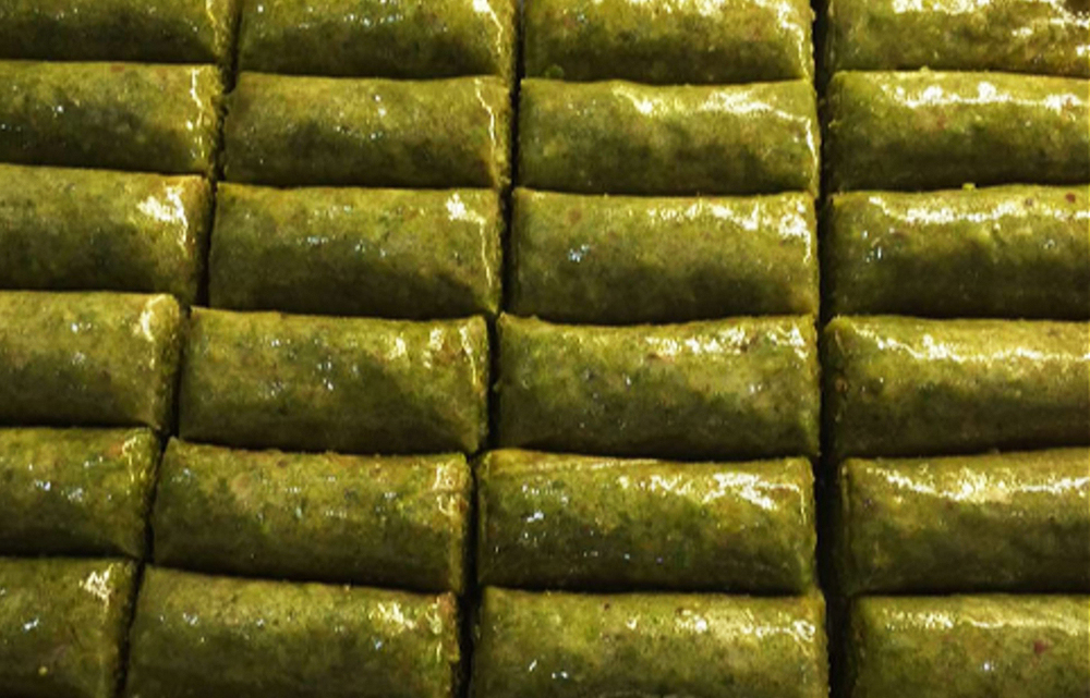 Fıstıklı Sarma | Traditional Sweet Pastry From Turkey | TasteAtlas