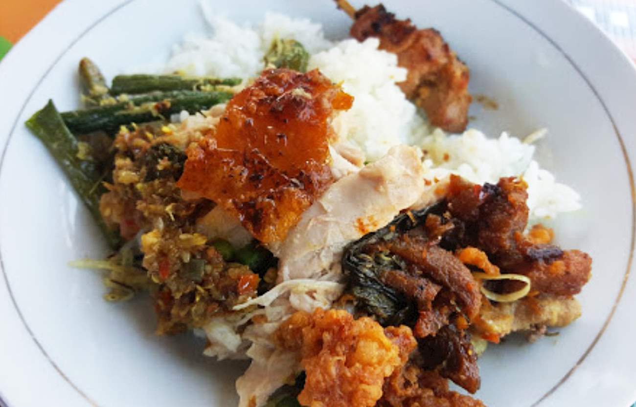 Babi Guling In Warung Babi Guling Pak Dobiel | TasteAtlas | Recommended ...