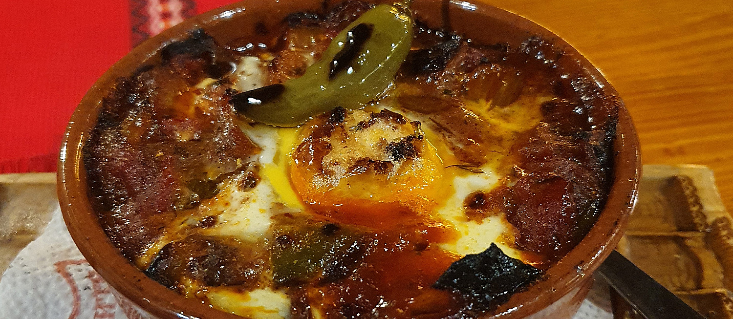 Kavarma po Radomirski | Traditional Meat Dish From Радомир, Bulgaria