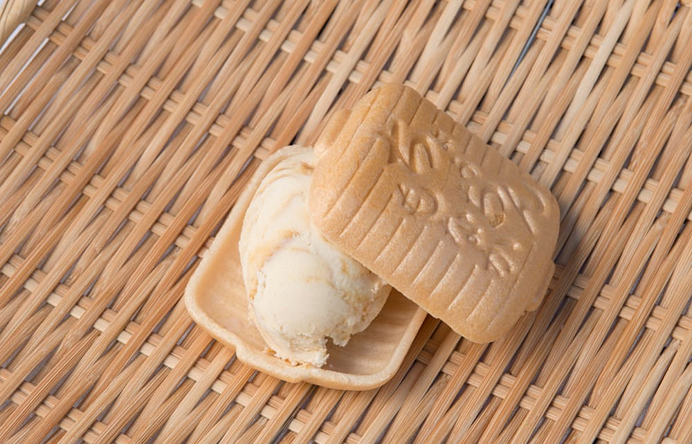 Monaka | Traditional Dessert From Japan